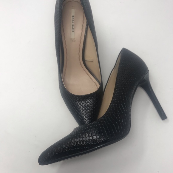 Zara | Shoes | Zara Basic Collections Black Heels | Poshmark